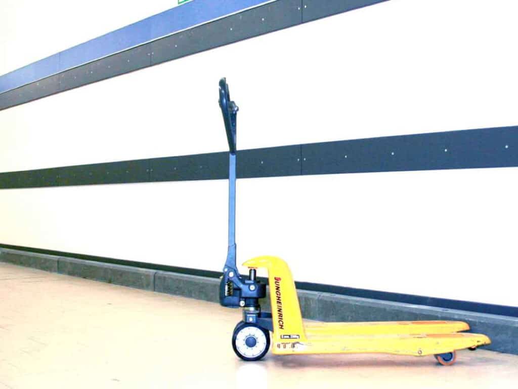 Wall protection profile made of recycled plastic | Green Tera Protect